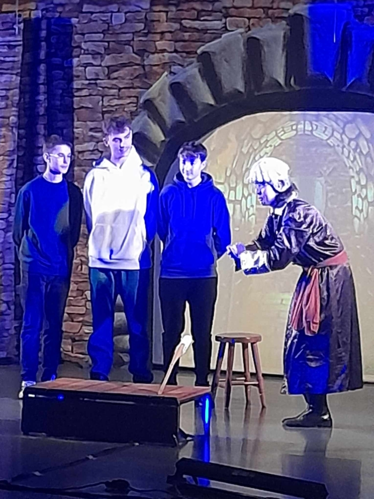 WYJAZD NA PRZEDSTAWIENIE TEATRALNE ''ZEMSTA'' - ZESPÓŁ SZKÓŁ w Skrwilnie